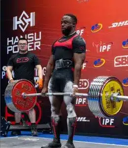 Jonathan Lewis (93 kg) établit le record du monde junior IPF de soulevé ...