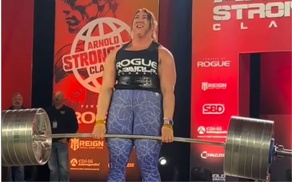 Lucy Underdown établit 676 lb (306,6 kg) Elephant Bar Deadlift World ...